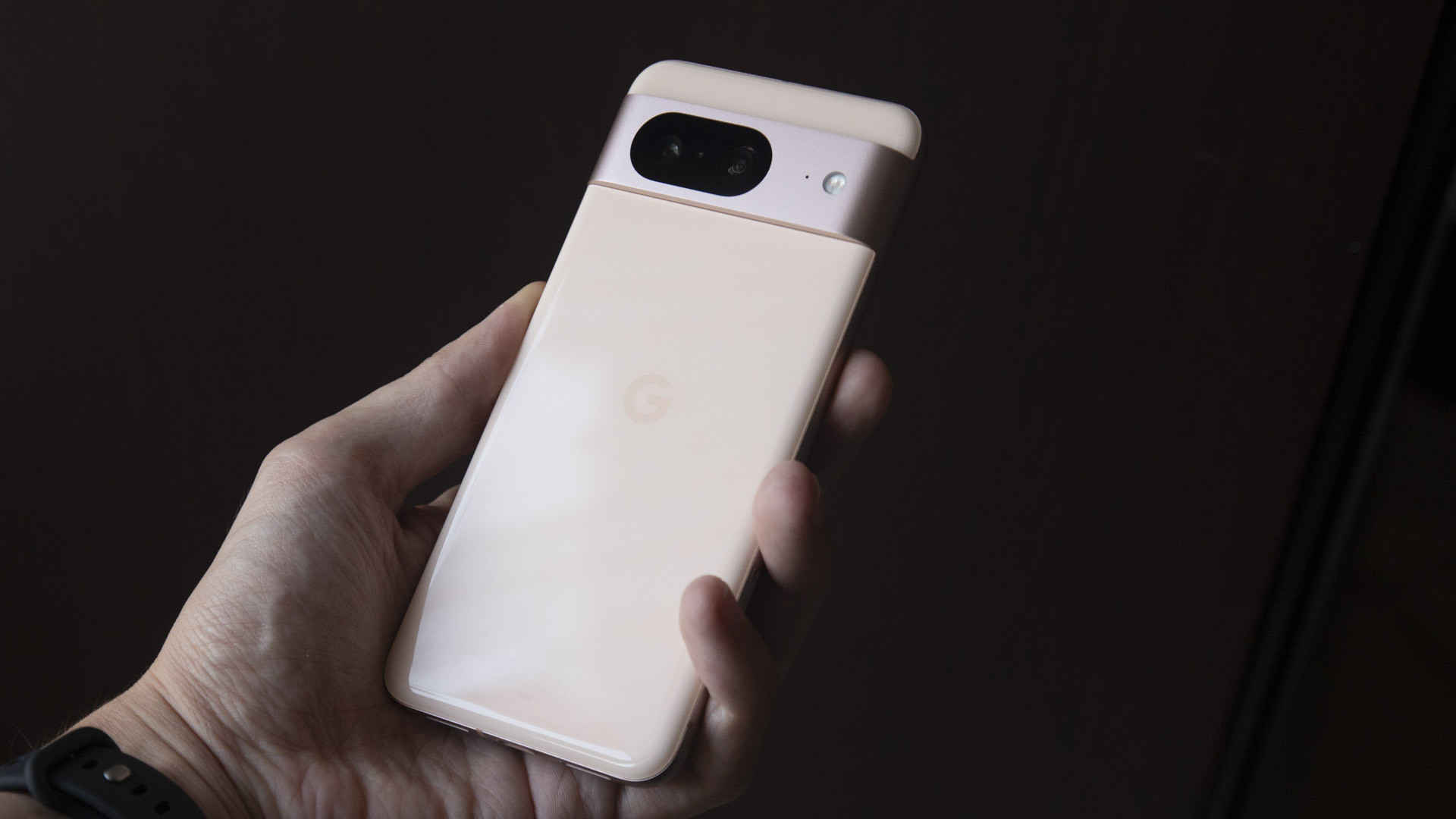 Le prime foto del Google Pixel 9 Pro mostrano un design meno distintivo ...