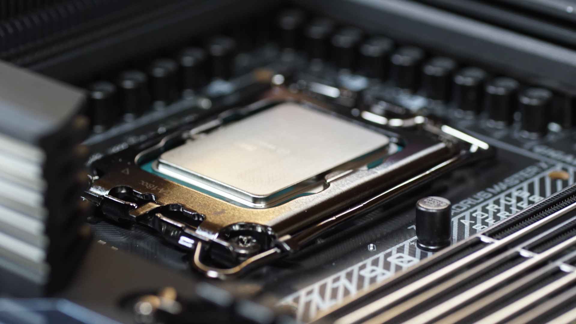 Intel ha scoperto la causa dei problemi alle CPU, fix in arrivo ad ...