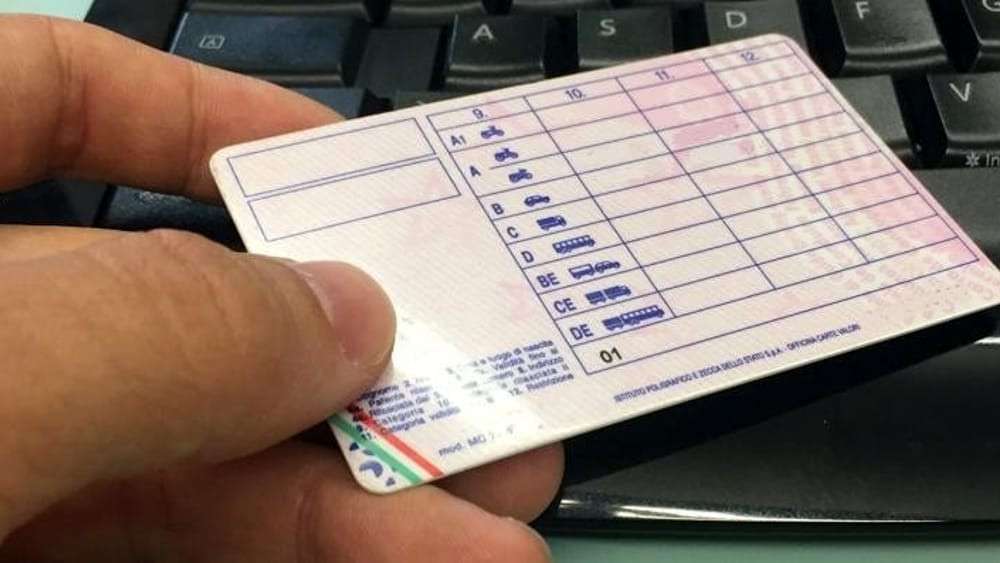 Ecco quando arriverà e come funzionerà la patente digitale in Italia ...