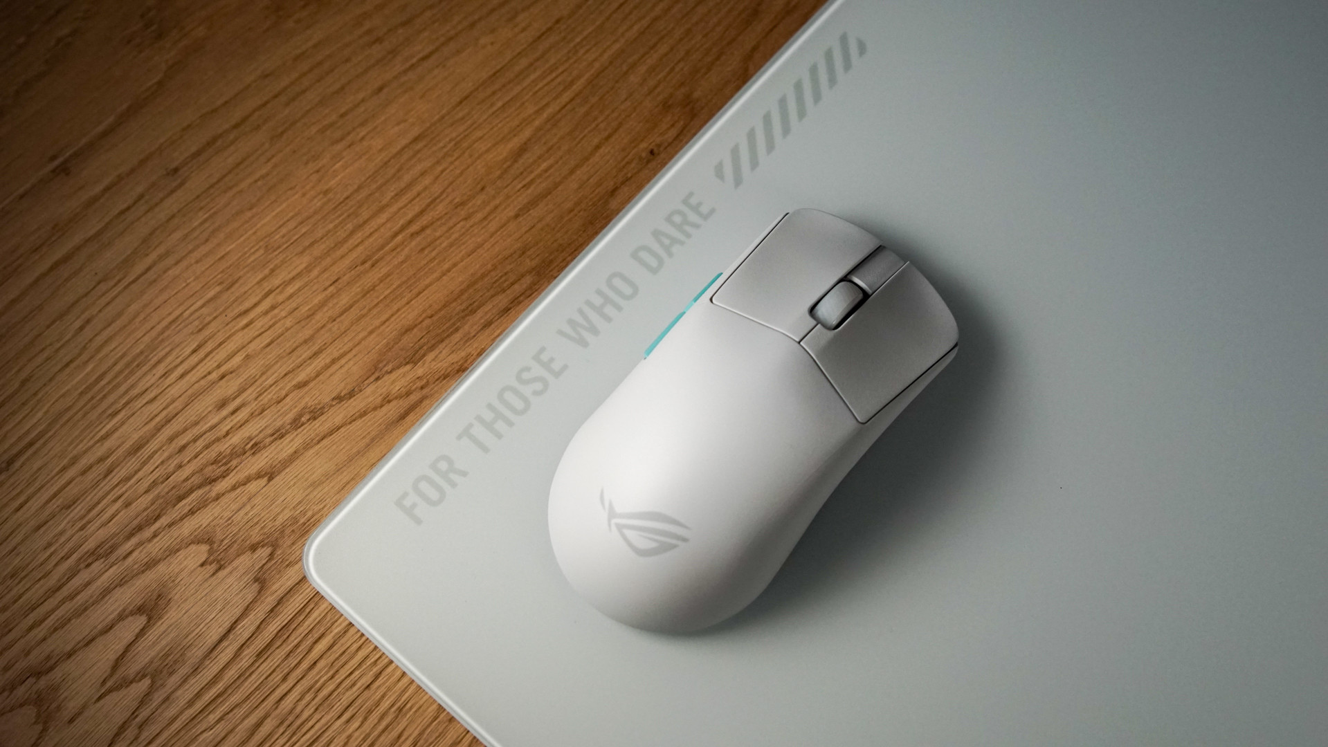 ASUS ROG Moonstone Ace L, com'è giocare con un tappetino in vetro ...