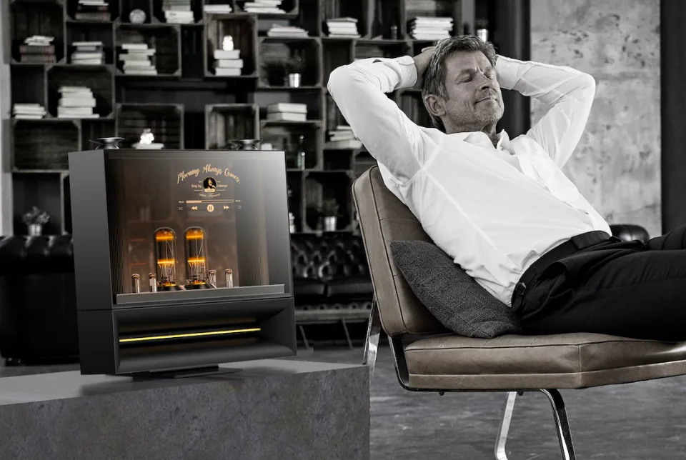Audiofili gioite! LG DukeBox è un ampli a valvole con display OLED ...