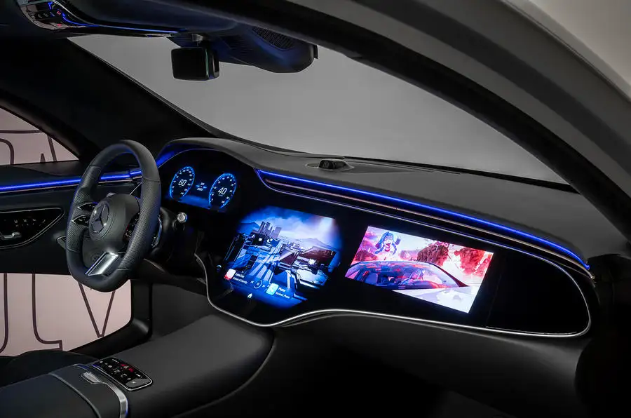 Mercedes continua con l'idea del touchscreen gigante, 1,4 metri! - Tom ...