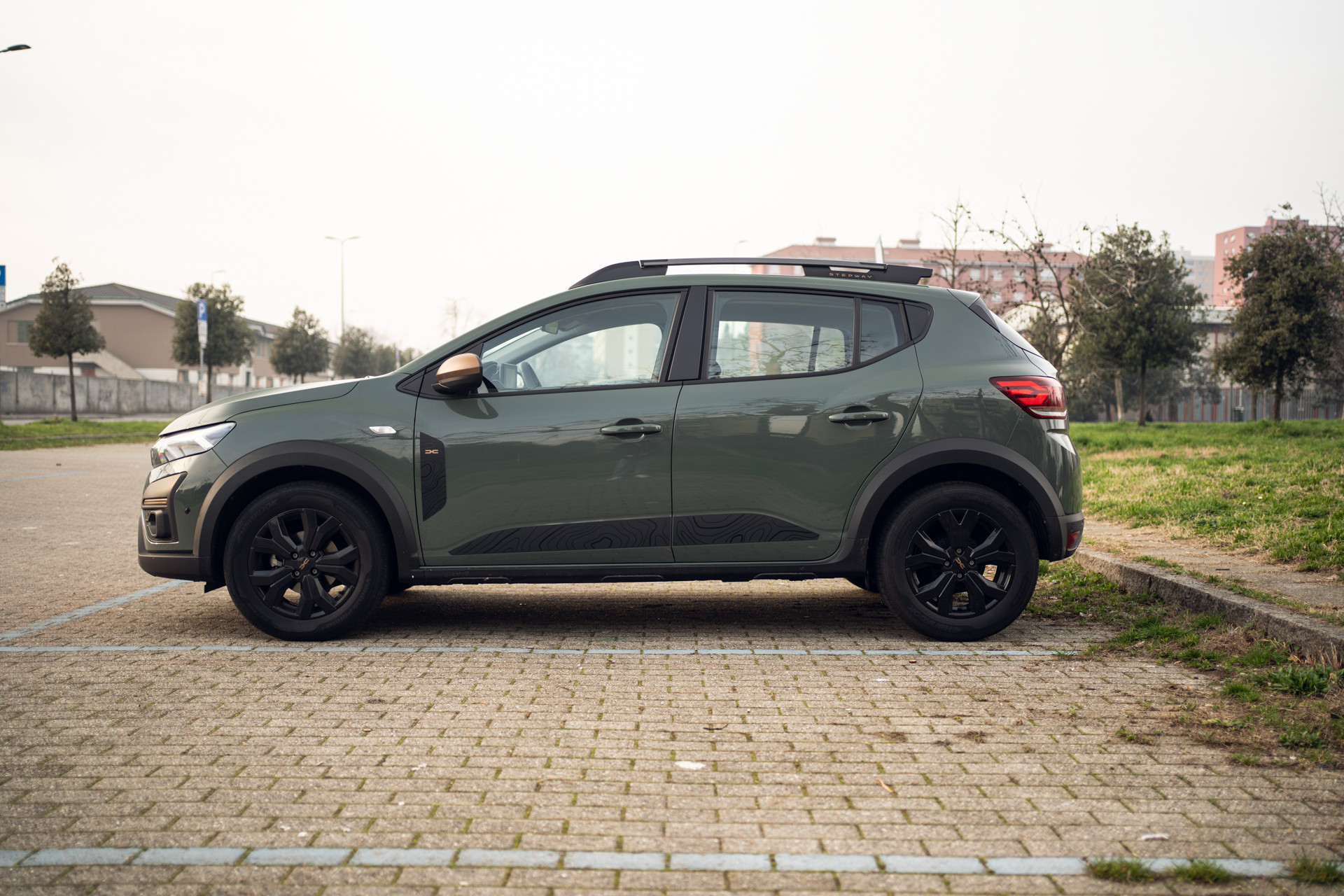 Dacia Sandero GPL in offerta a 79 euro al mese, negli allestimenti ...