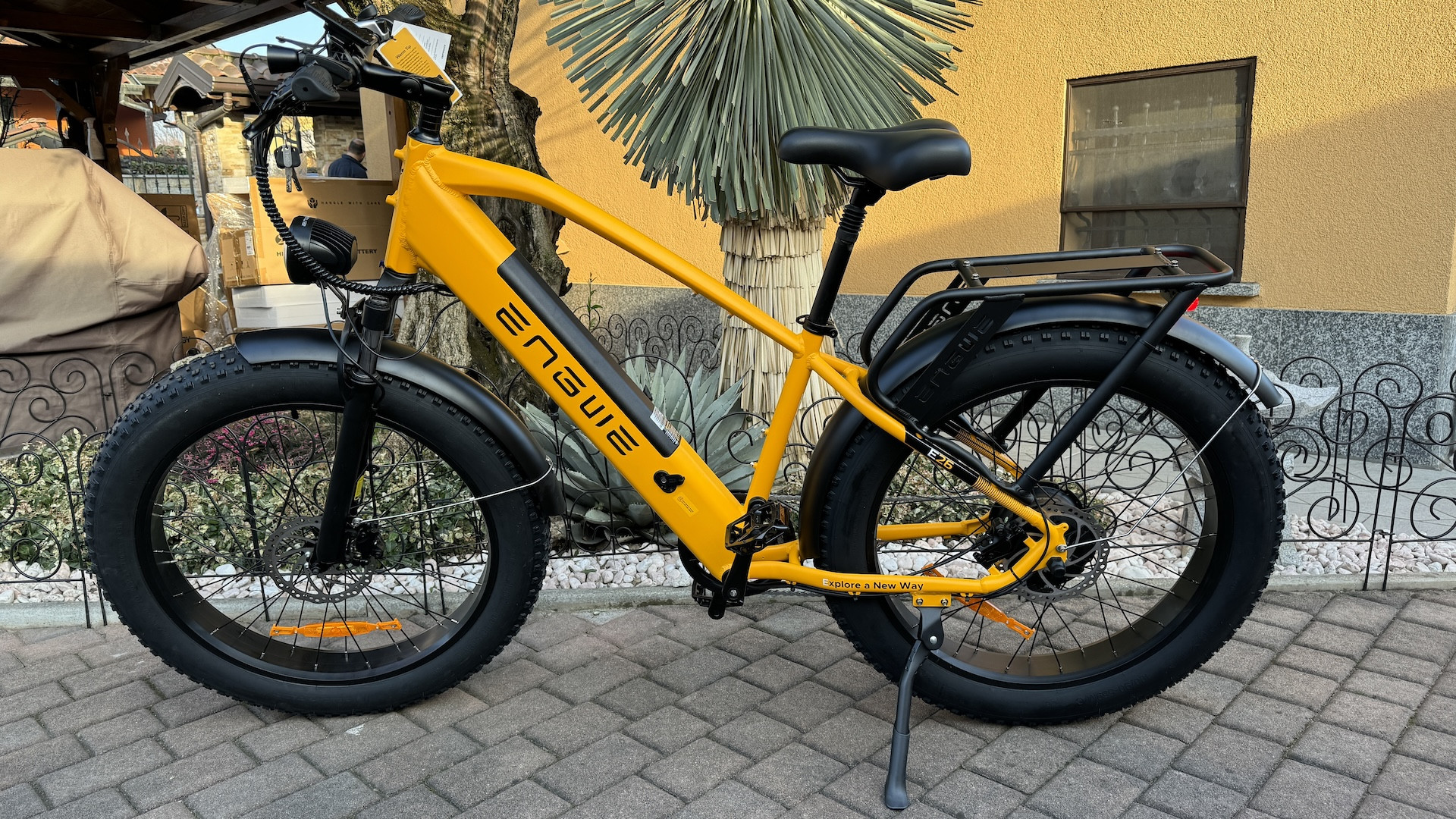 Engwe E26, l’elettrica da città e fuoristrada dalla guida alta | Test ...