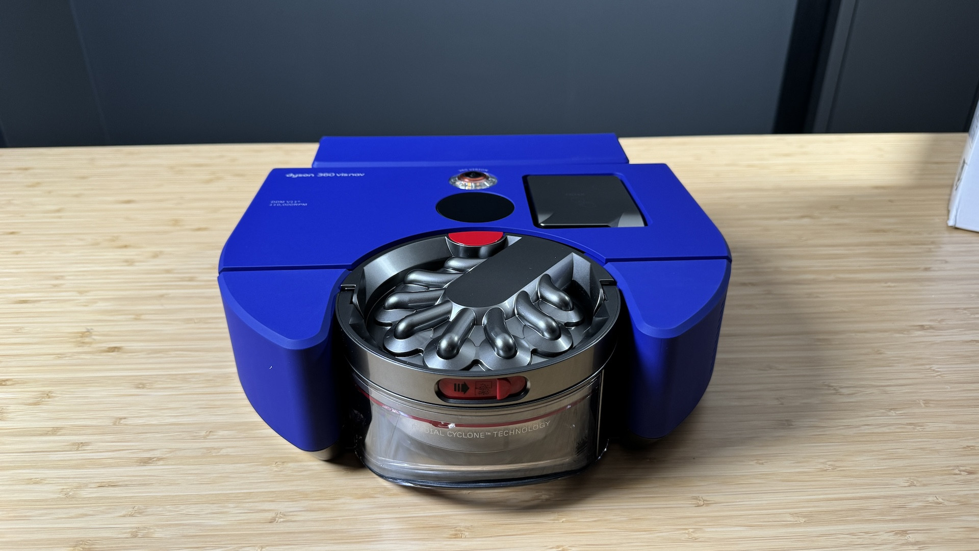 Dyson 360 Vis Nav, come va il nuovo robot aspirapolvere di Dyson ...