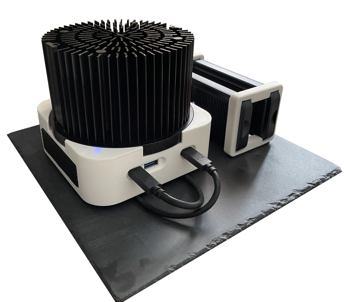 Un modder crea un mini PC "retro-futuristico" senza ventole: che genio ...