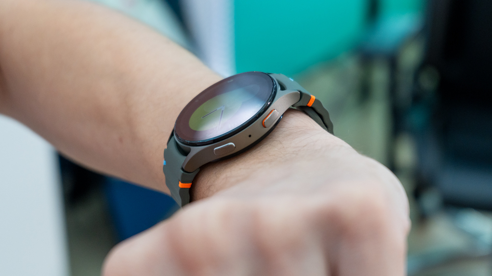 Basta regali, Samsung vuole un abbonamento sui Galaxy Watch (e non solo ...