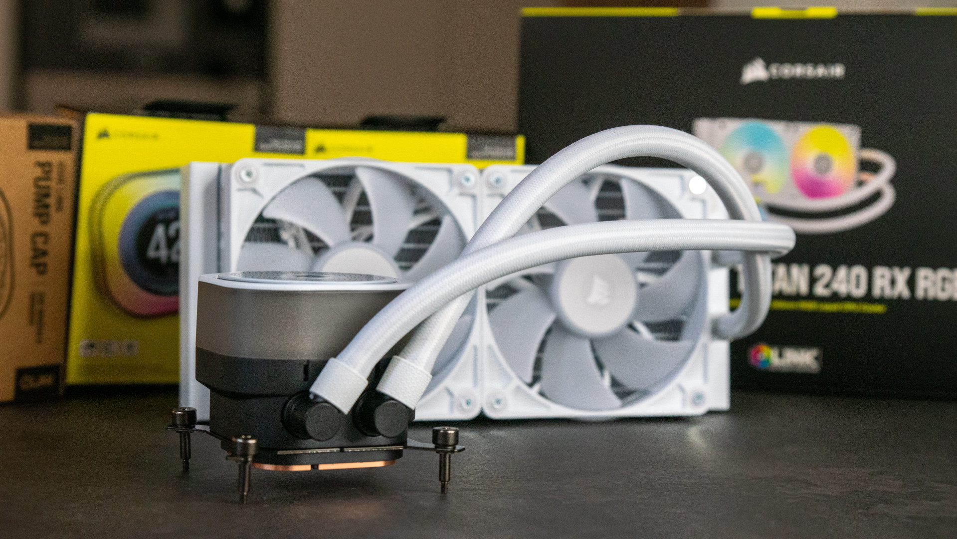 Corsair iCUE Link TITAN 240 RX RGB | Test & Recensione - Tom's Hardware