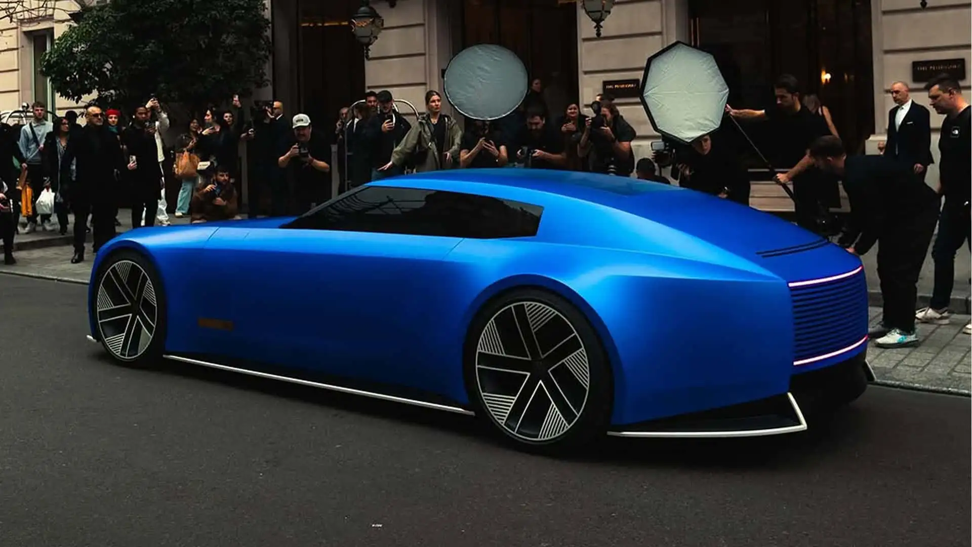 La Jaguar Type 00 debutta dal vivo a Parigi - Tom's Hardware