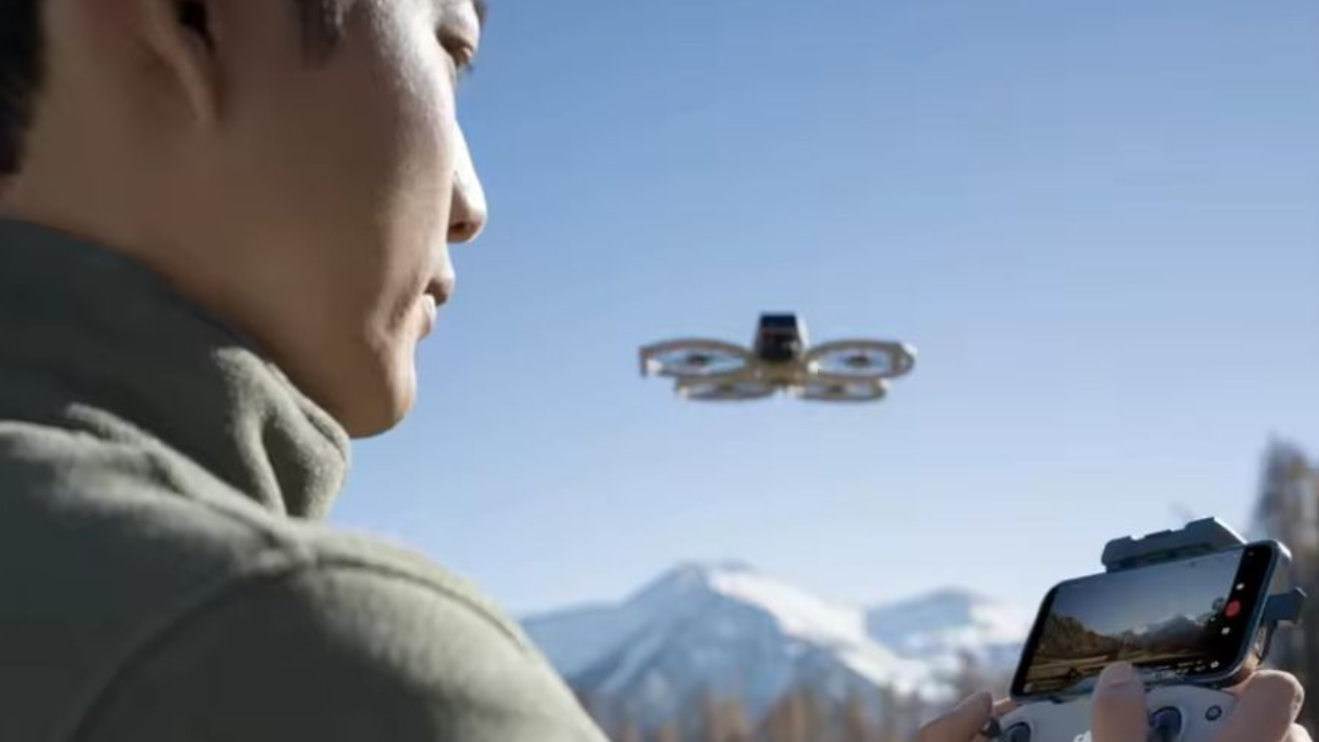 Il cielo è tuo con questo drone DJI con fotocamera ribaltabile 4K ...