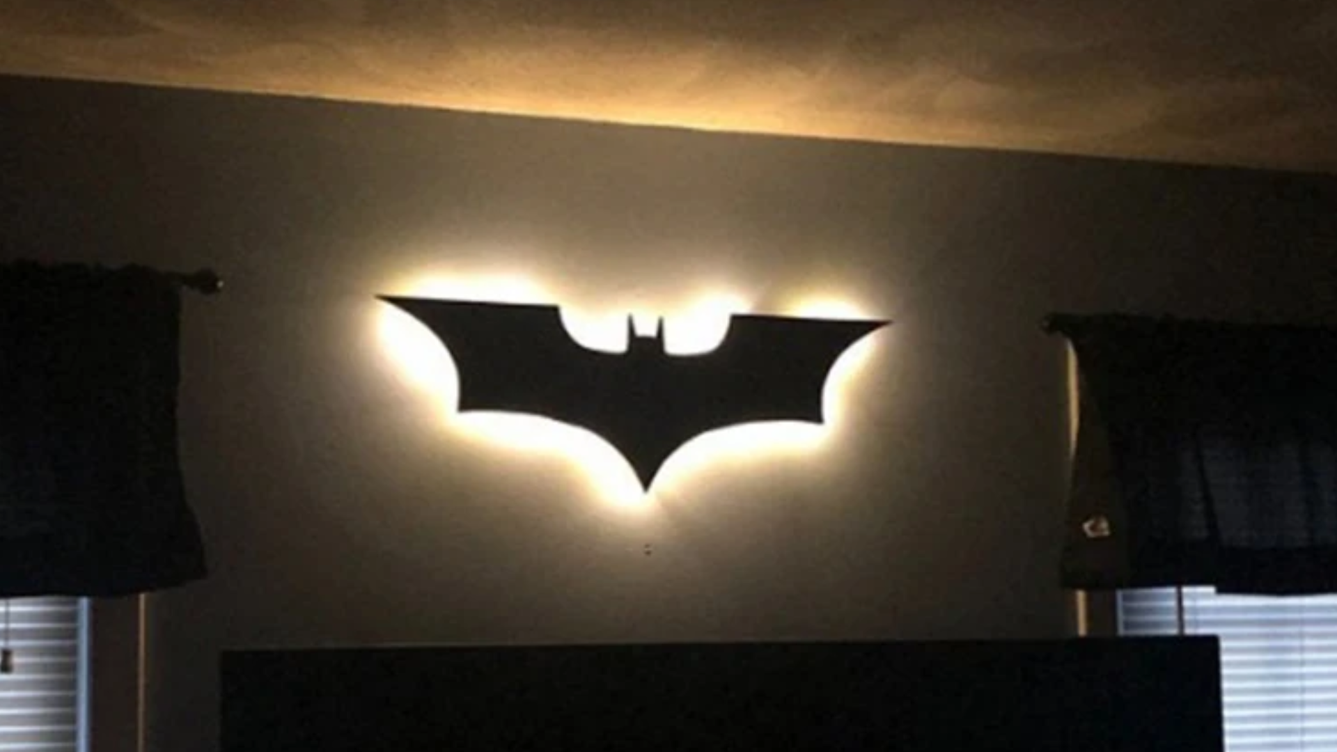 Lampada di Batman a soli 17€: il Cavaliere Oscuro illumina la notte ...