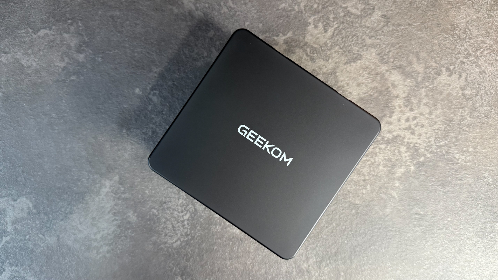 GEEKOM IT15: la potenza di un Core Ultra 9 dentro un mini PC | Test ...