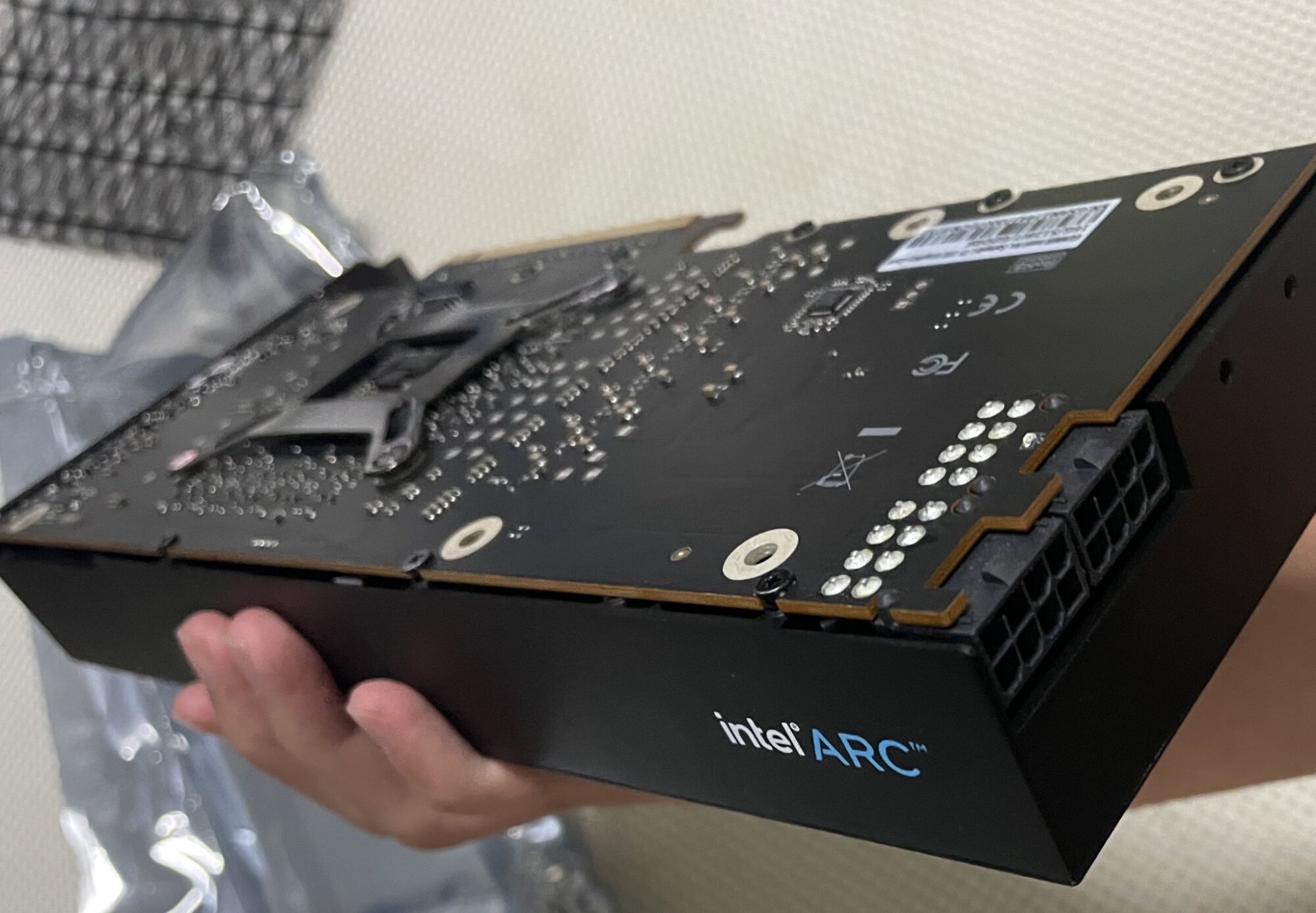 Spunta un prototipo della Intel Arc A750 con 16 GB e bus a 512-bit ...