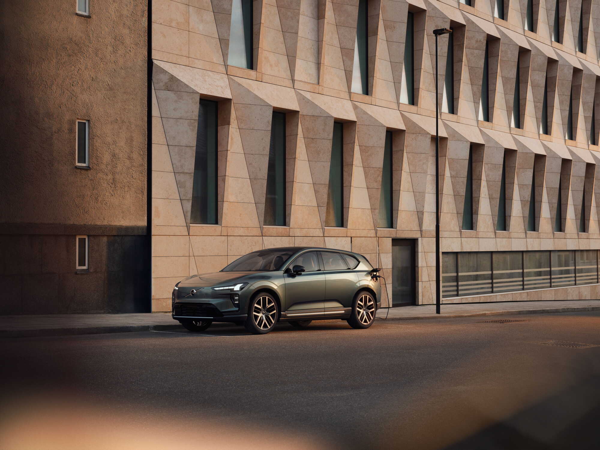 Volvo EX60: 680 CV e 810 km di autonomia - Tom's Hardware