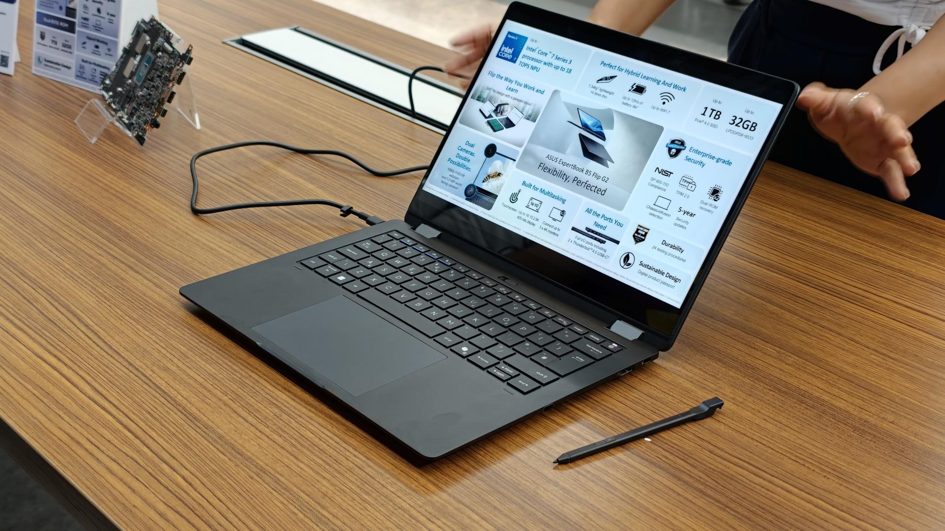 ASUS ExpertBook B5 Flip G2 è il convertibile business da portare ...