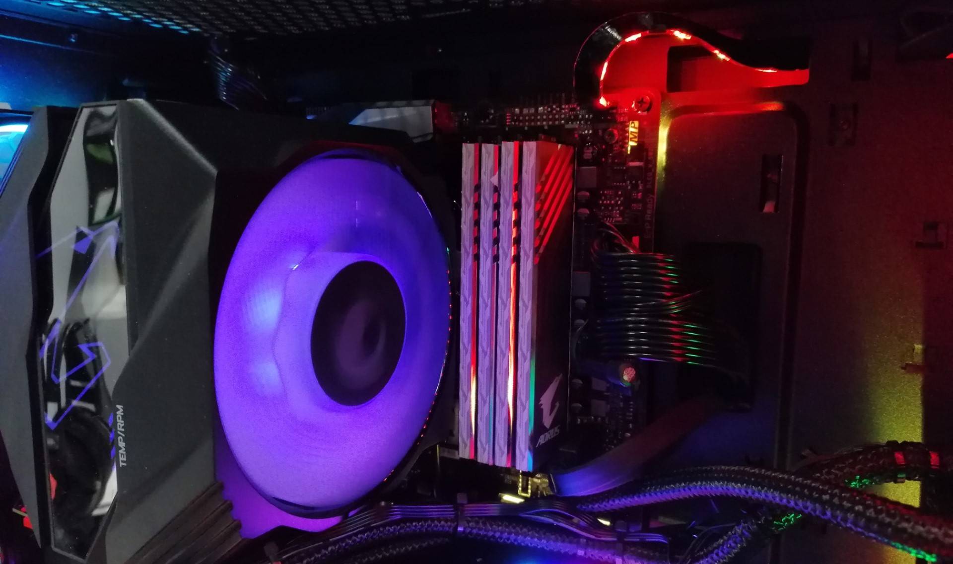 Gigabyte mostra le nuove RAM Aorus RGB: 4000 MHz e chip SK Hynix - Tom ...