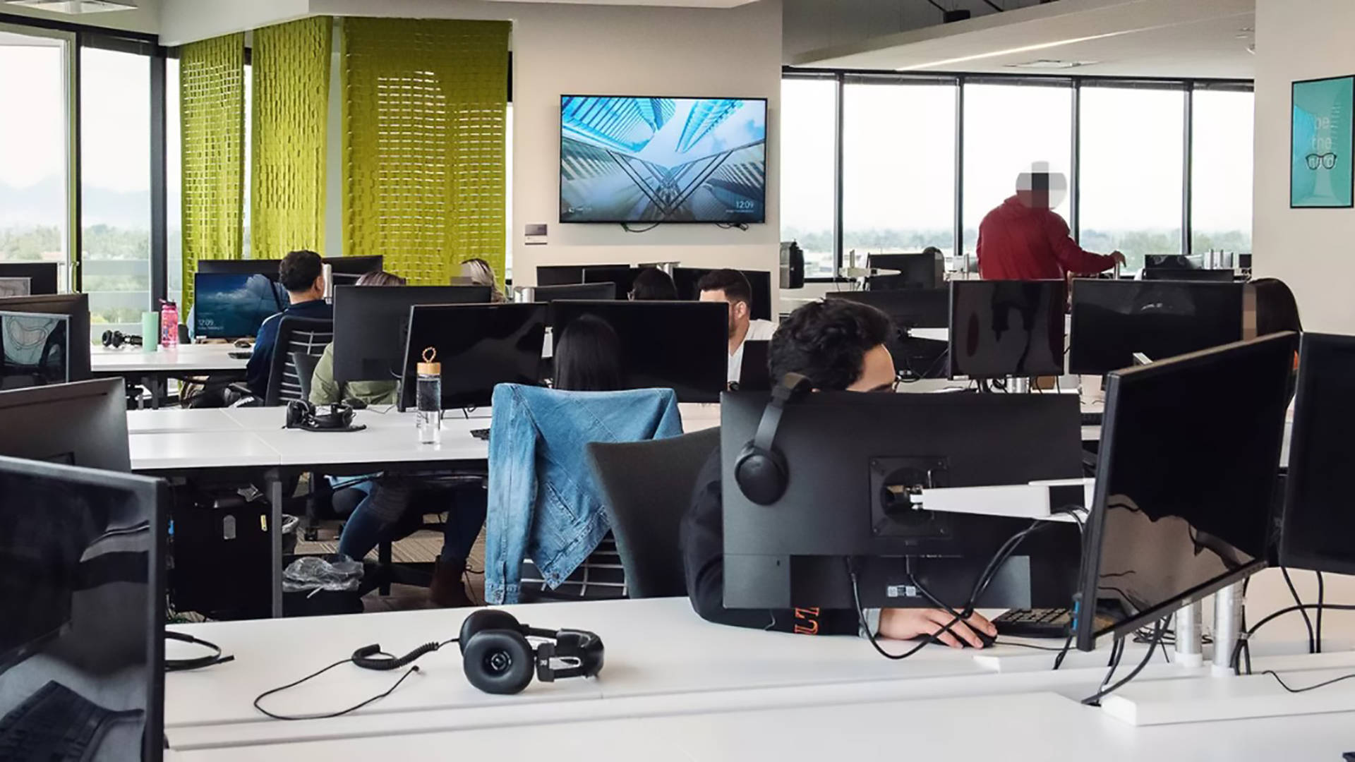 Facebook, vita dura per i moderatori di contenuti, tra salari bassi e ...