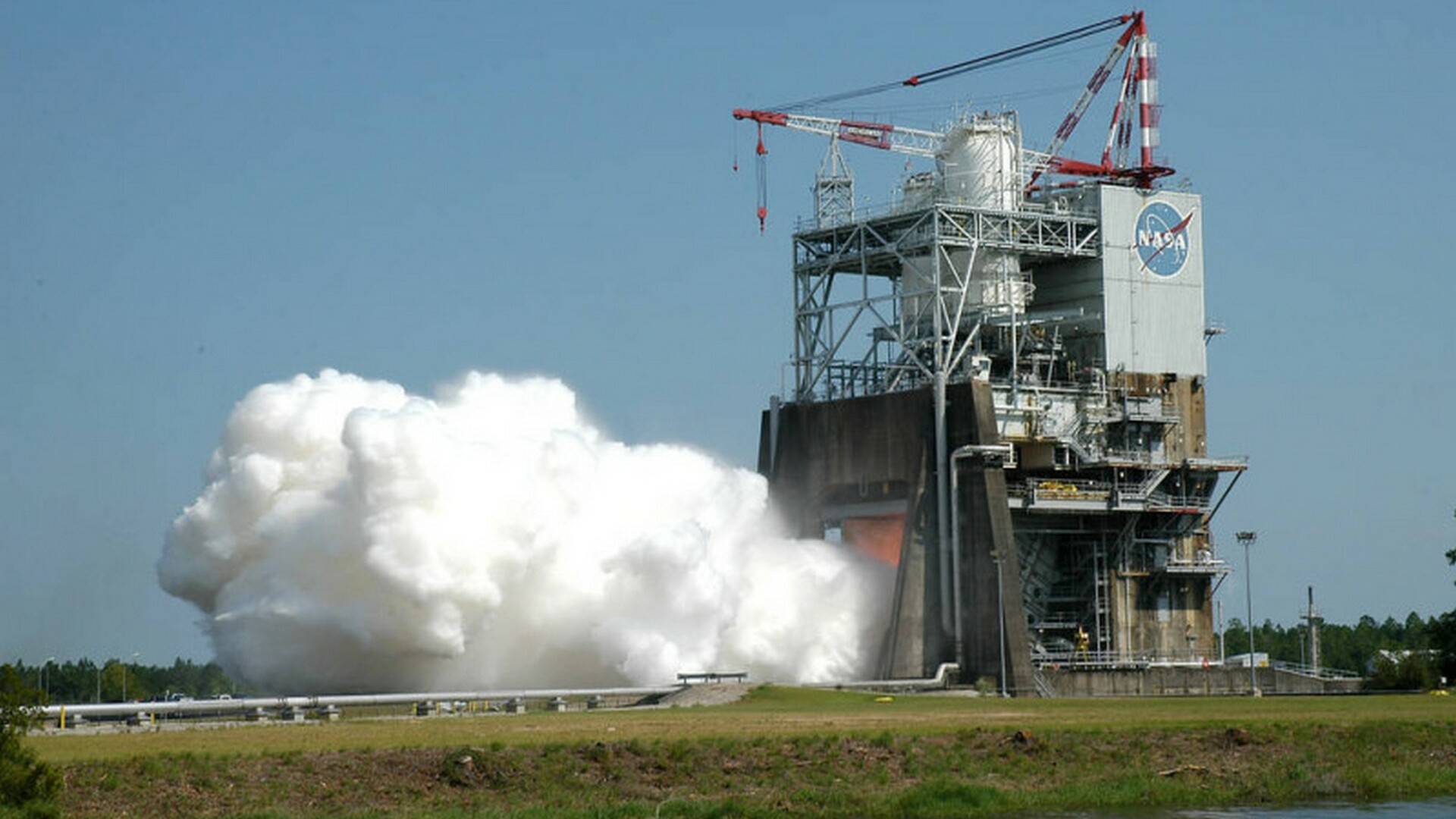 Il super razzo SLS della NASA costa troppo, la navicella Orion potrebbe ...