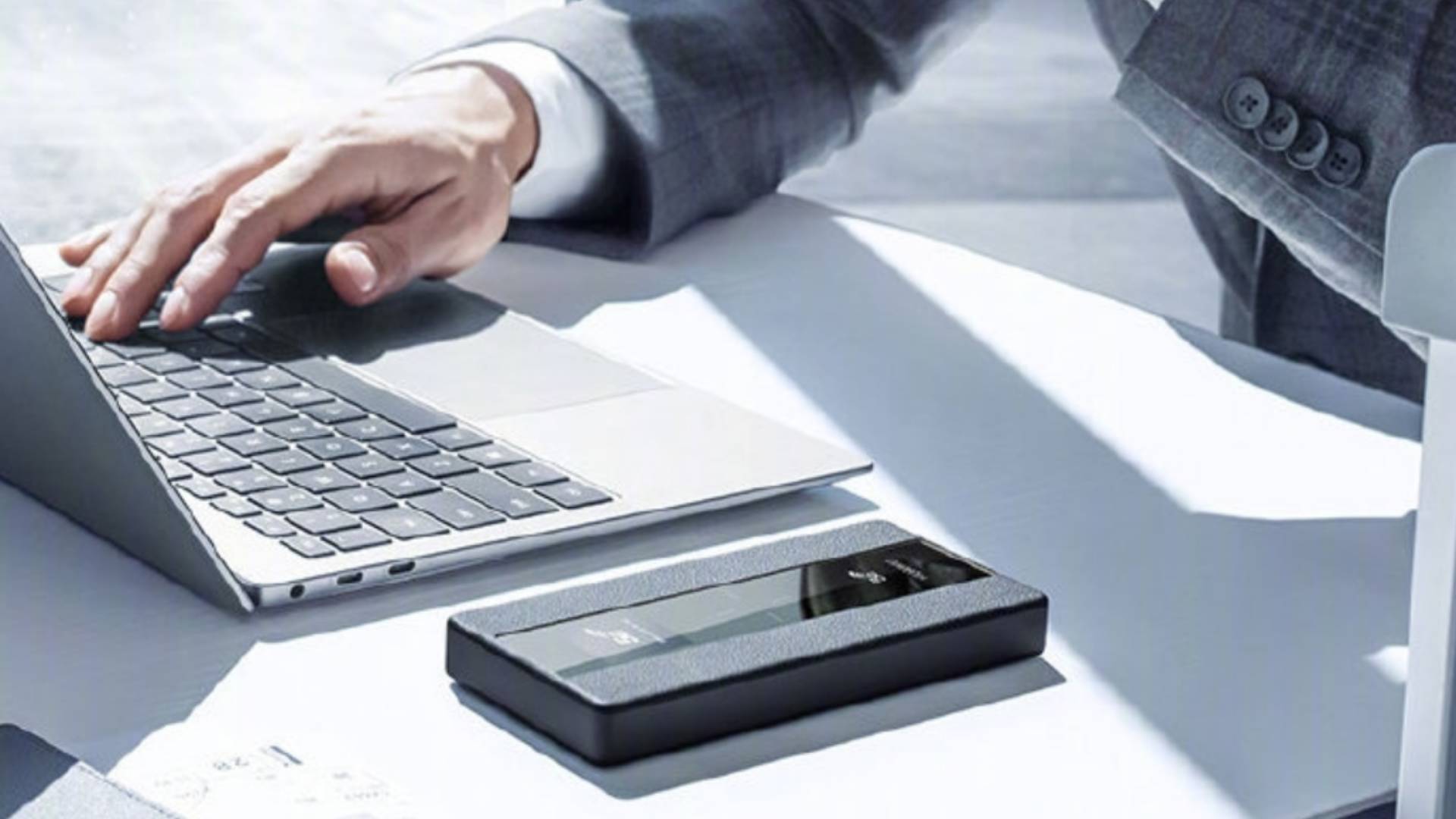 Huawei, ecco 5G Mobile WiFi: modem e powerbank insieme - Tom's Hardware