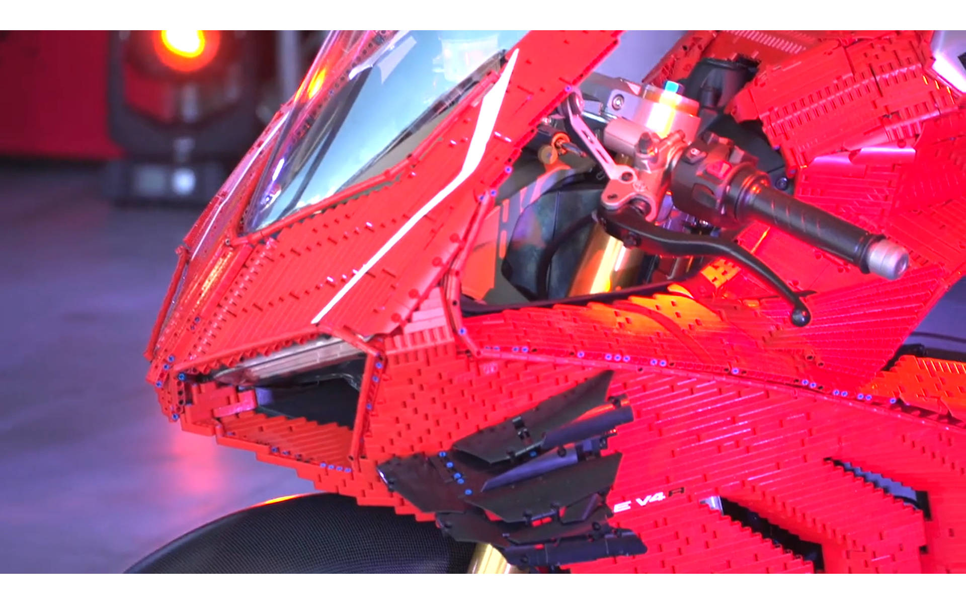 LEGO: la Ducati Panigale V4 R 1:1 costruita con i mattoncini LEGO ...
