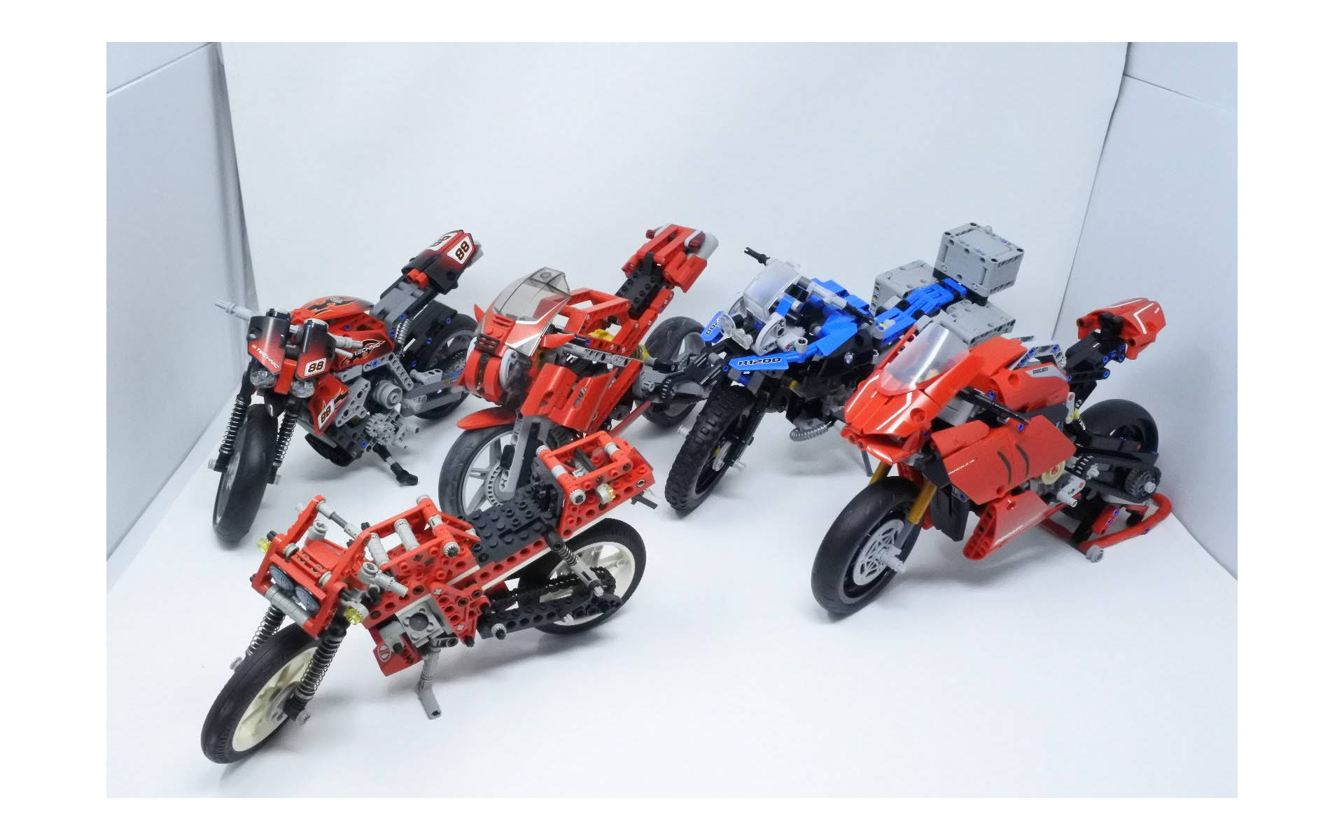 LEGO Technic: le 10 sorelle a due ruote della Ducati Panigale V4 R ...