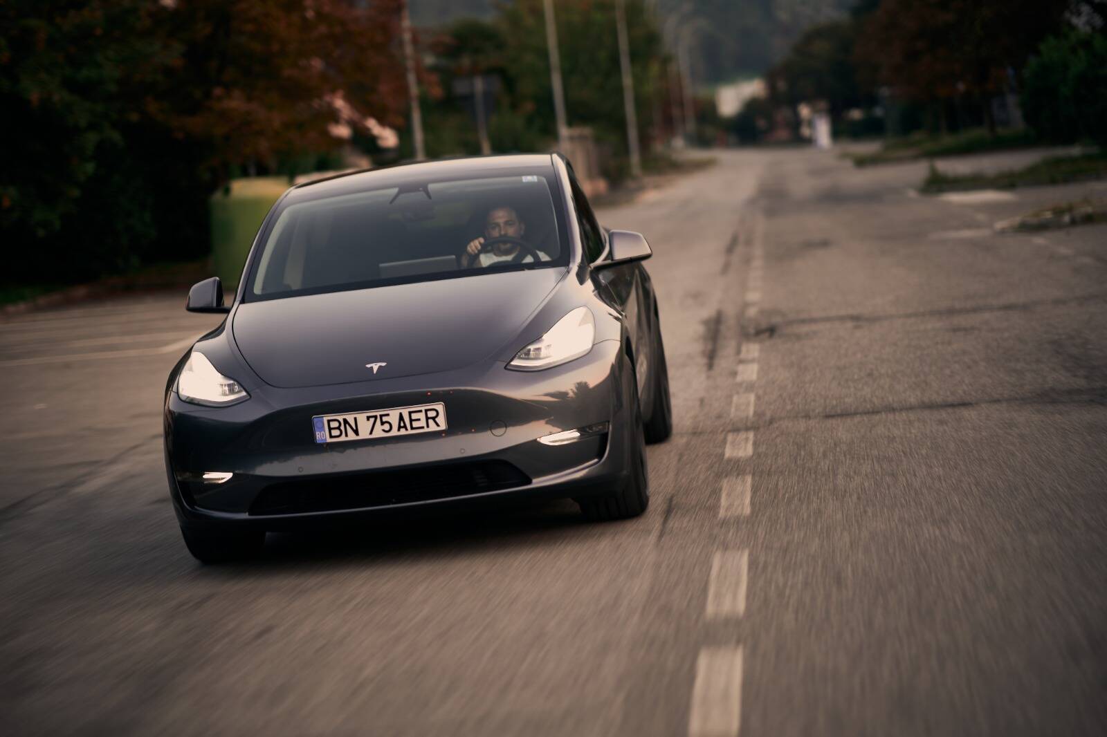 Test Drive Tesla Model Y, pro e contro del crossover elettrico della ...