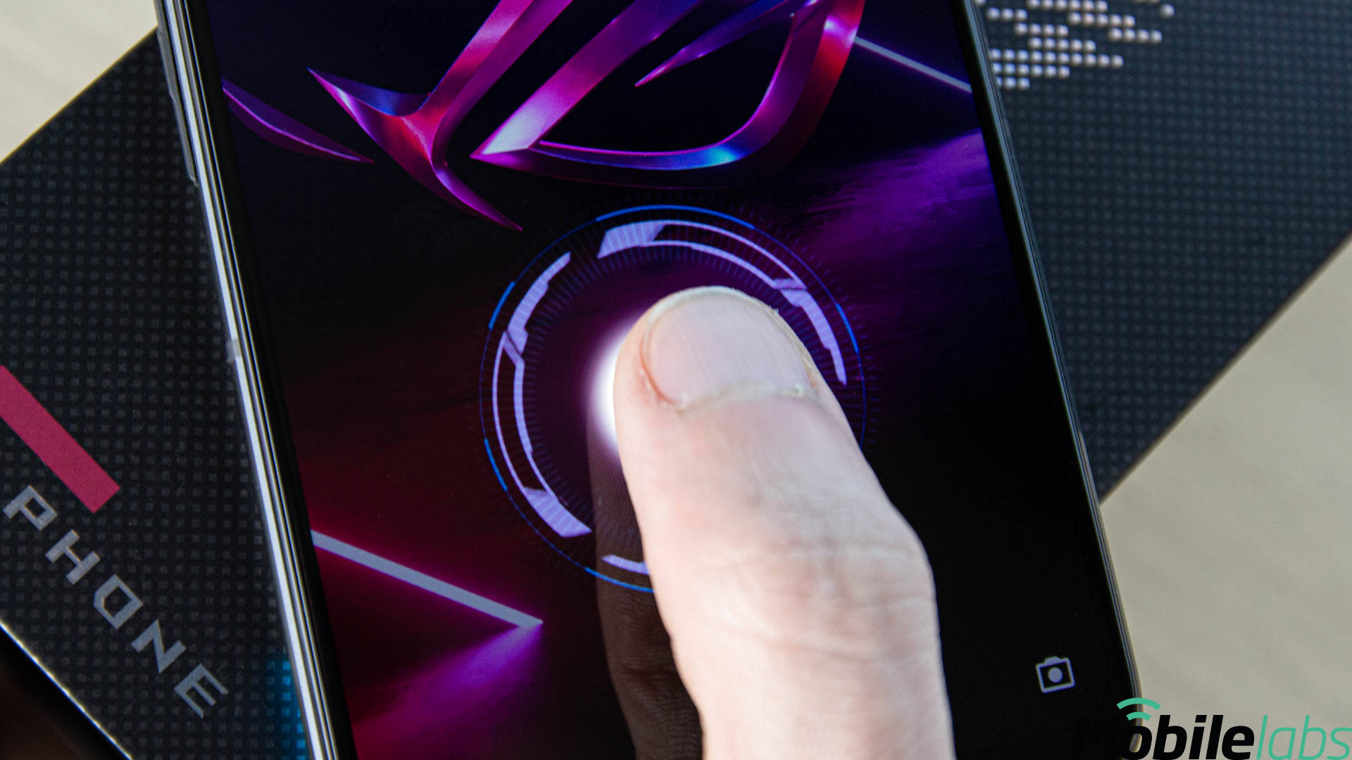 Asus ROG Phone, tutte le funzioni esclusive che gli altri smartphone si ...