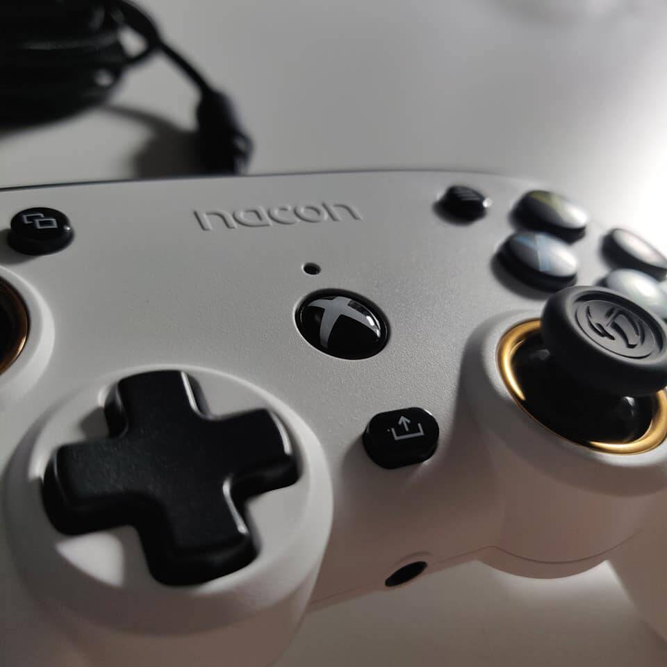 Nacon Pro Compact Controller Xbox - Tom's Hardware