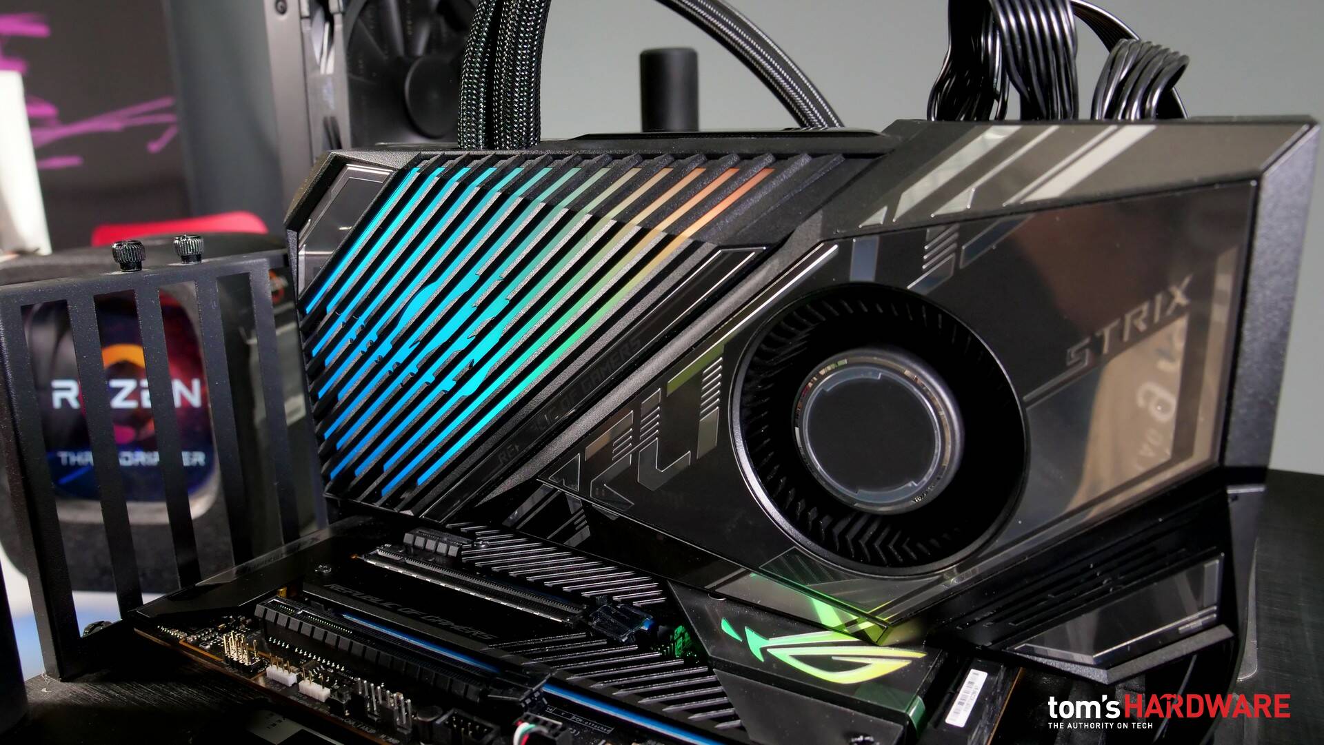 Asus svela due RTX 4090 dal design "compatto" - Tom's Hardware