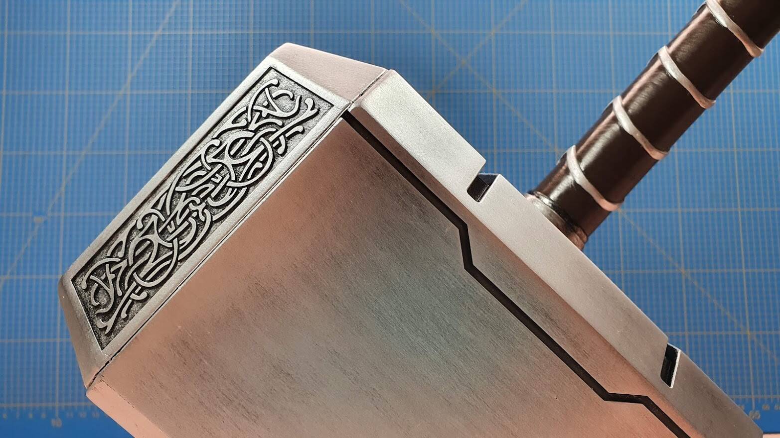 Mjolnir, la prop replica artigianale in scala 1:1 - recensione - Tom's ...