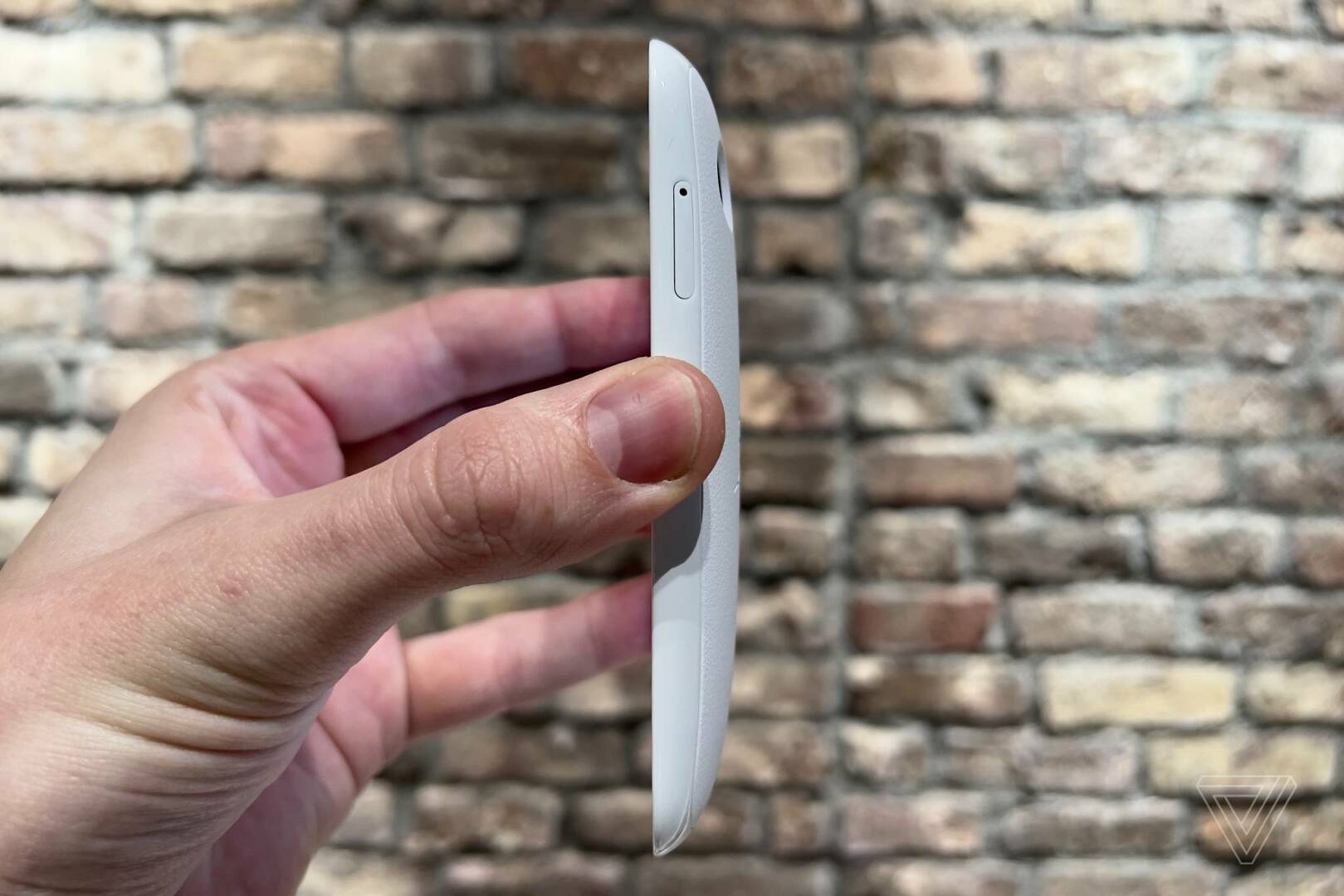 L'originale mini-smartphone prodotto da un'azienda di tostapane ...