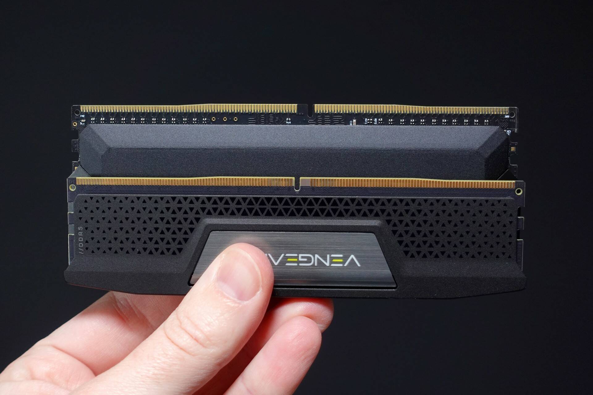 Moduli RAM da 2TB entro il 2030 grazie a 3D X-DRAM - Tom's Hardware