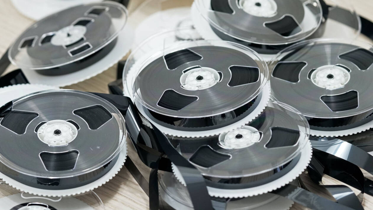 Le spedizioni di nastri magnetici per l'archiviazione di dati sono ...