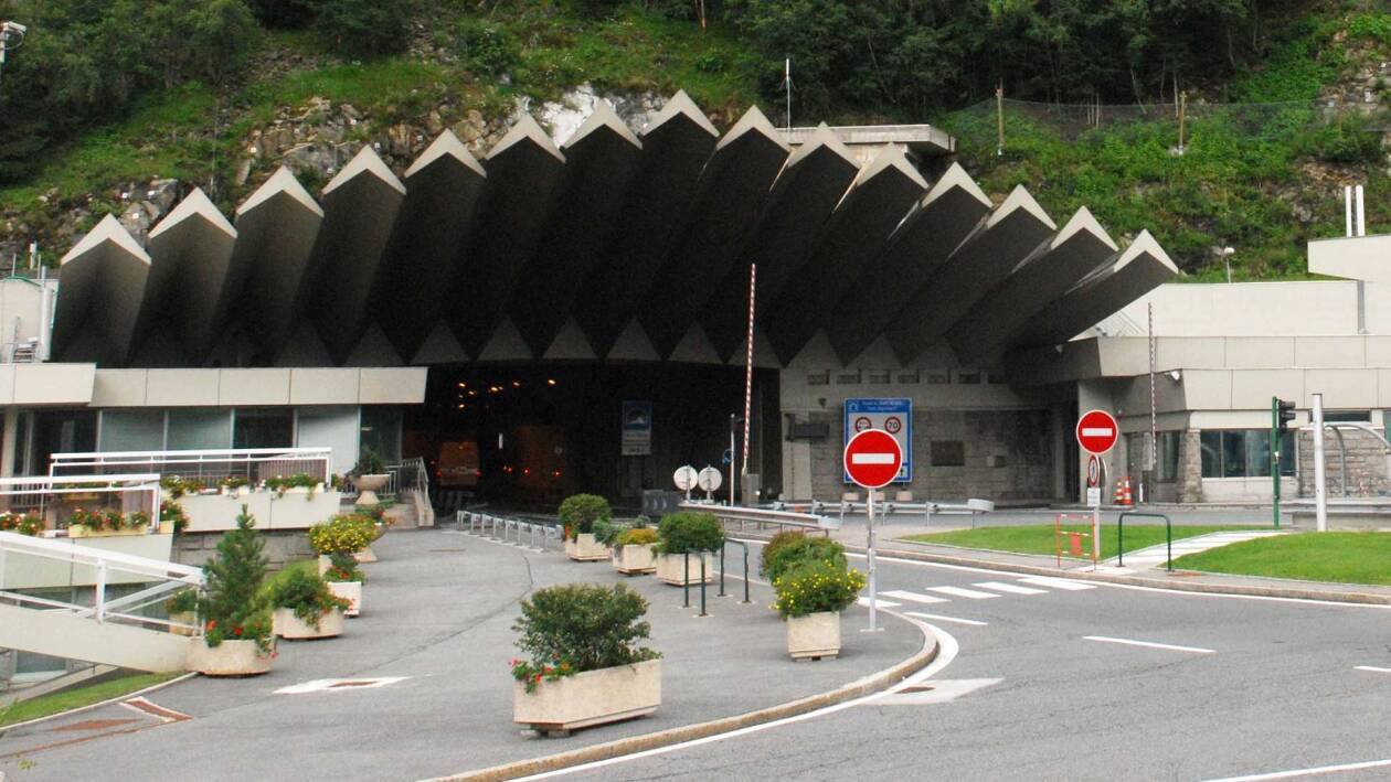 Traforo Monte Bianco, decisa la chiusura di 3 mesi l’anno per 18 anni ... Traforo Monte Bianco, decisa la chiusura di 3 mesi l’anno per 18 anni ...