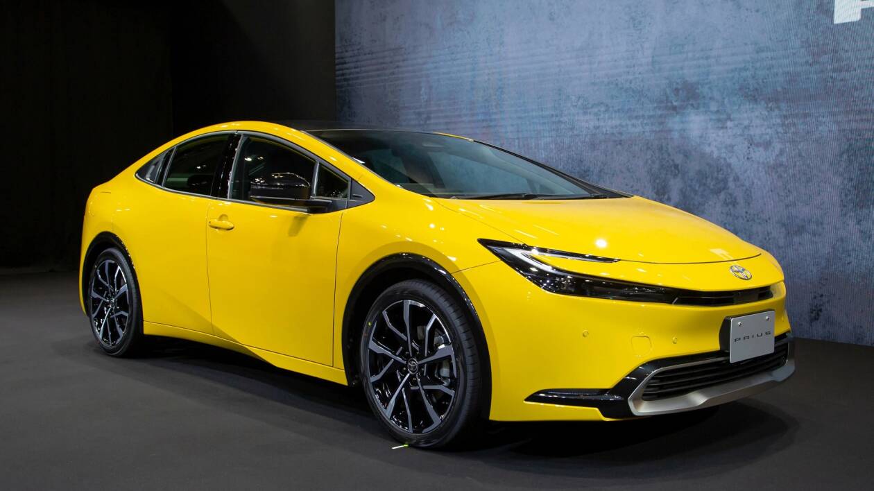 Toyota Prius, la nuova Plug-in Hybrid fa 200 km con un litro? - Tom's ...