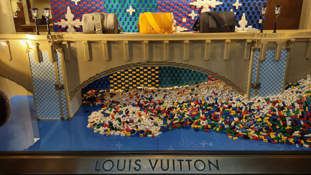 LEGO e Louis Vuitton insieme per il Natale - Tom's Hardware